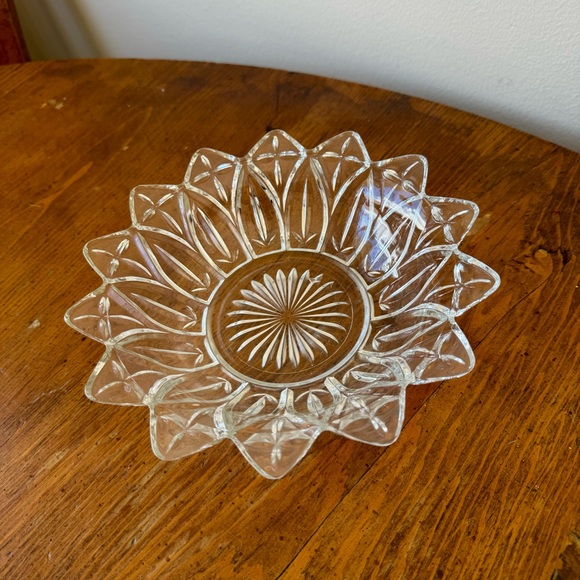 Dining | Vintage Federal Glass Clear Glass Flower Petal Bowl Flower ...